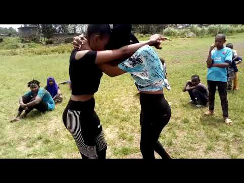 Aggressive fighting in public ground 1 - YouTube