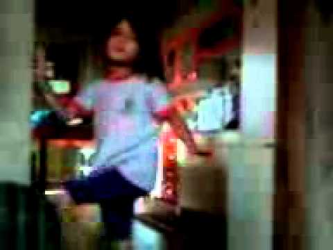 Uma Criança Papai Parou - Evelin Dançando