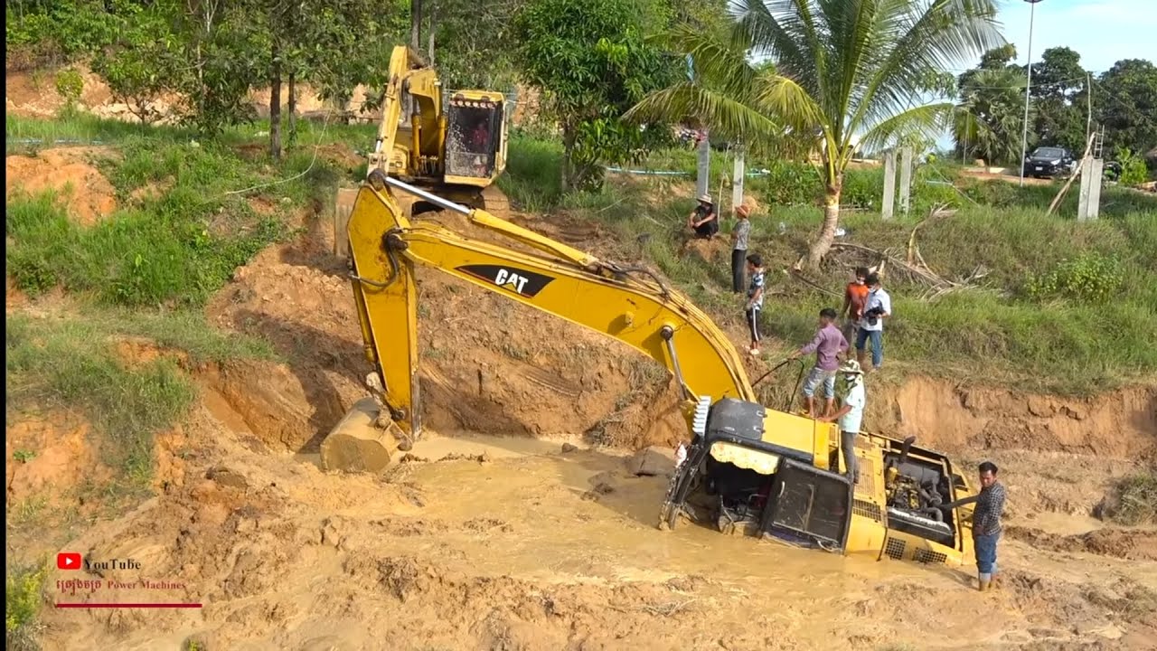 Unexpected Excavator Sink Mud Underwater - Caterpillar 312B Very ...