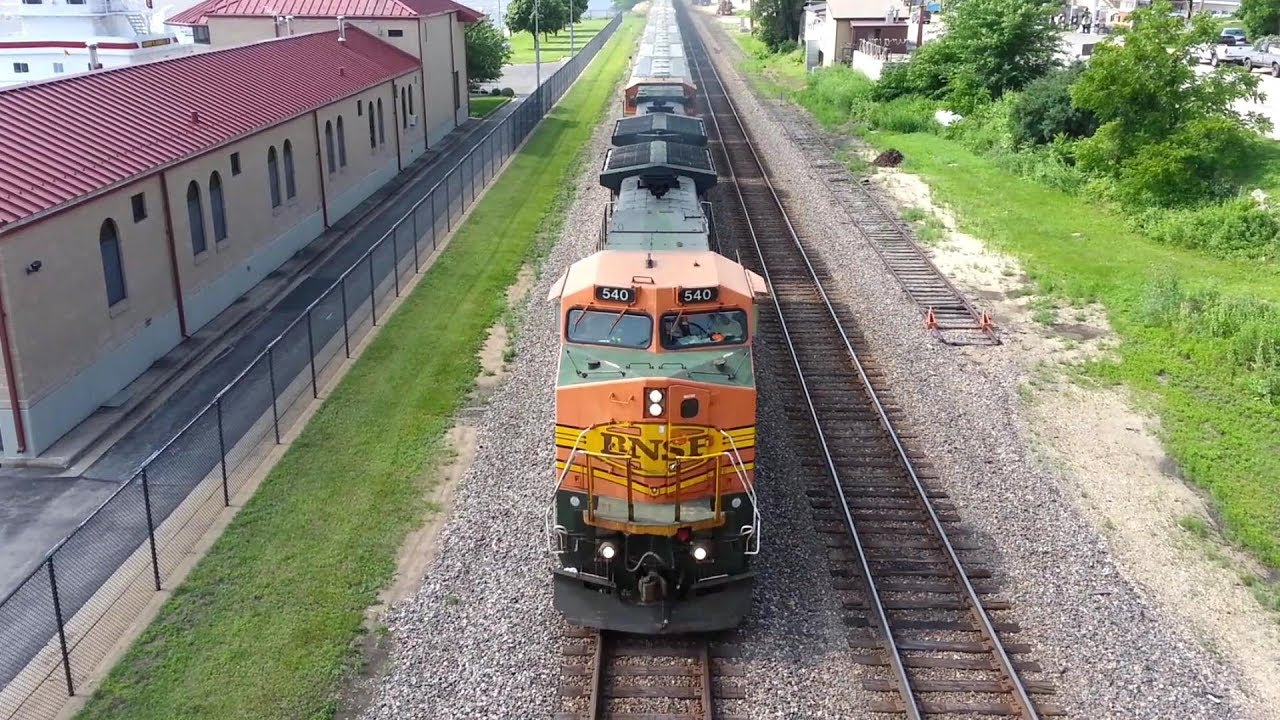 BNSF freight train Alma, Wisconsin - YouTube