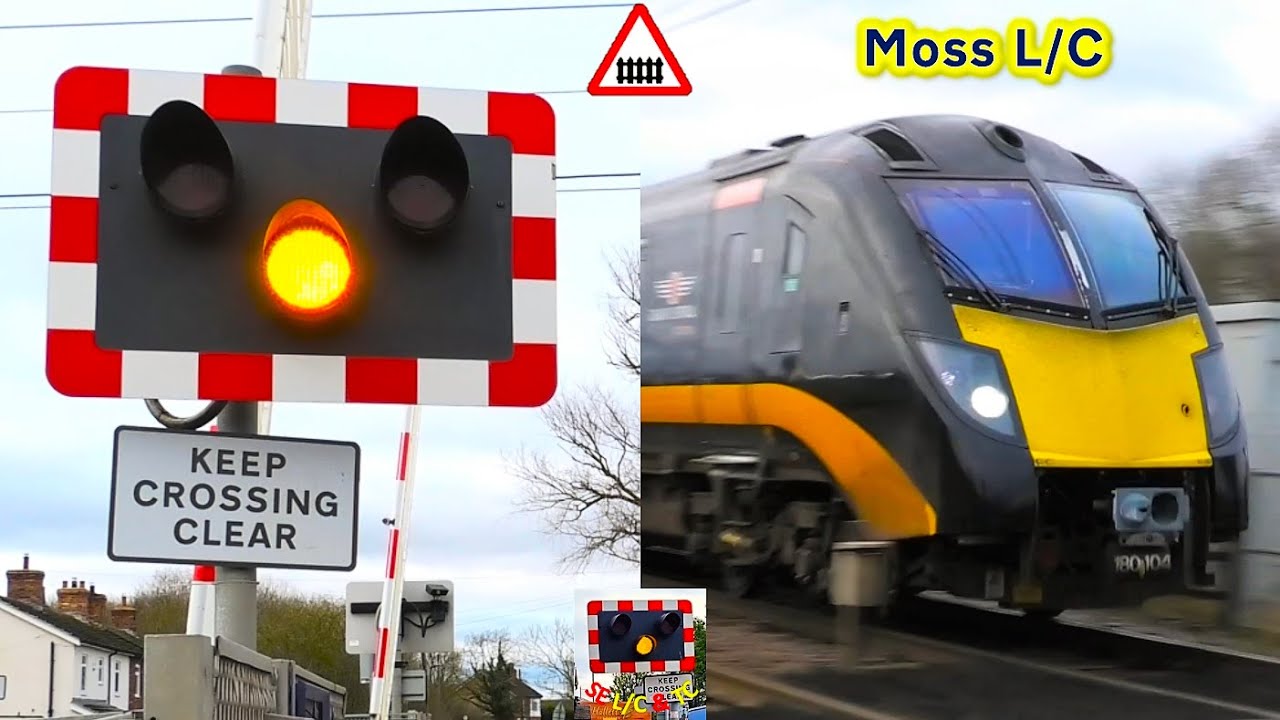 Moss Level Crossing, South Yorkshire - YouTube