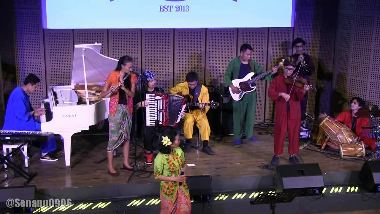 Lantun Orchestra - Indung-Indung @ Galeri Indonesia Kaya [HD] - YouTube