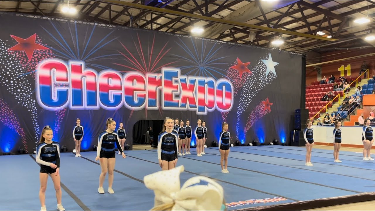 Competition cheerleading 2024 U16 - YouTube