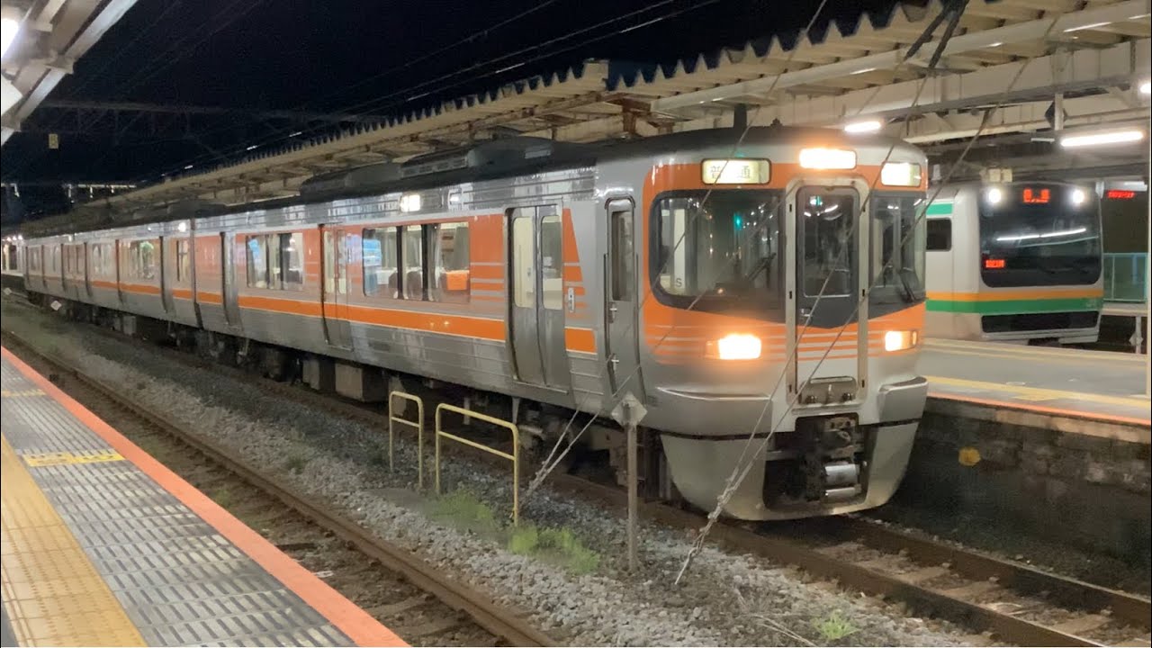 御殿場線普通沼津行き313系2565MS1静シス(JR国府津駅19時25分始発)と回送E231系1921MU517宮ヤマがJR国府津駅から発車 ...