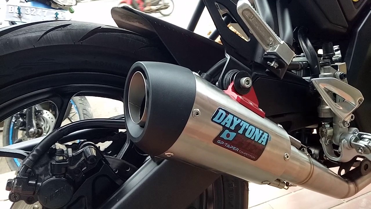 Daytona yamaha R15 without db killer - YouTube