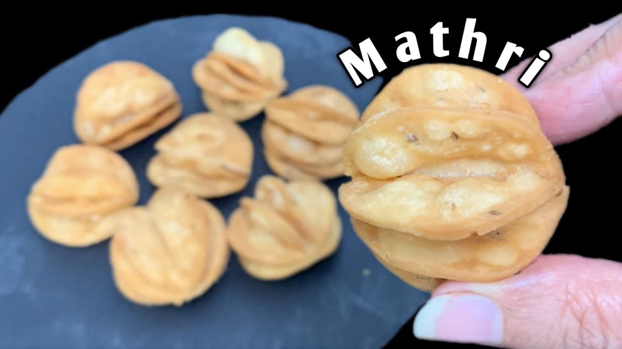 इस बैसाखी में बनाएं एकदम खस्ता designer namak pare | Balloon Namak Pare ...