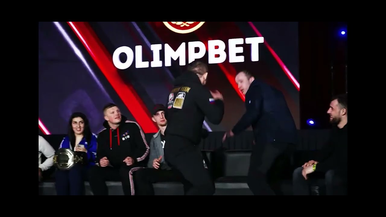 Бой года! Макс Дивнич vs. Берчик HFC MMA - YouTube