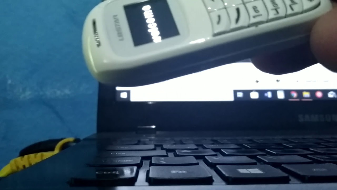 Como colocar o chip no mini celular L8star Bm70 - YouTube