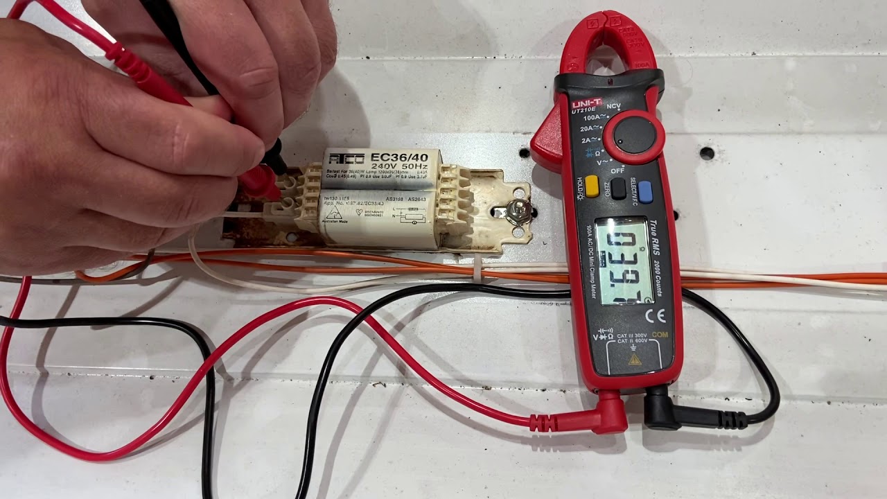 GH fault finding on a fluorescent light - YouTube