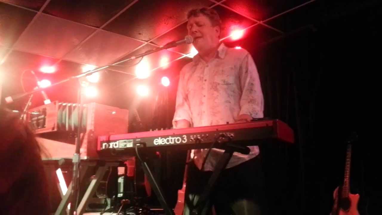 Glenn Tilbrook - Tempted (live) - YouTube