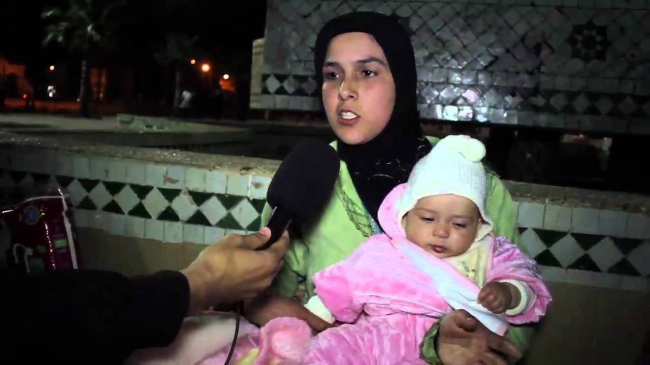 بالفيديو العائلة التي تبيت في العراء منذ أزيد من ستة أيام أمام عمالة