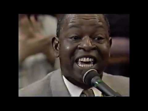 Patrick Henderson & The Gospel Legends Live/ I Saw The Light - YouTube