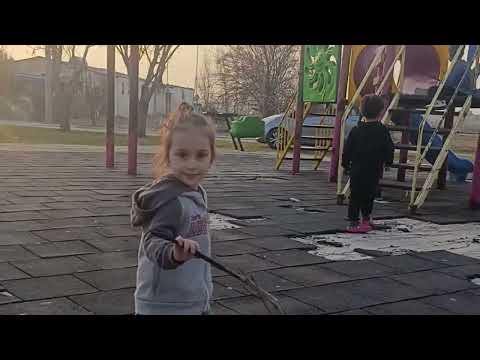 Liyan Parkta Yaşlı Teyze Oldu🍭Park Videoları