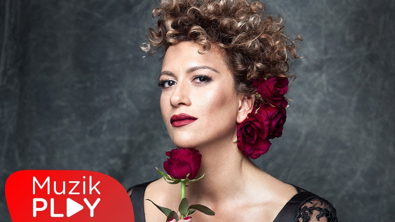 Selen Servi - Dolunay Masamızda (Official Lyric Video) - YouTube Music