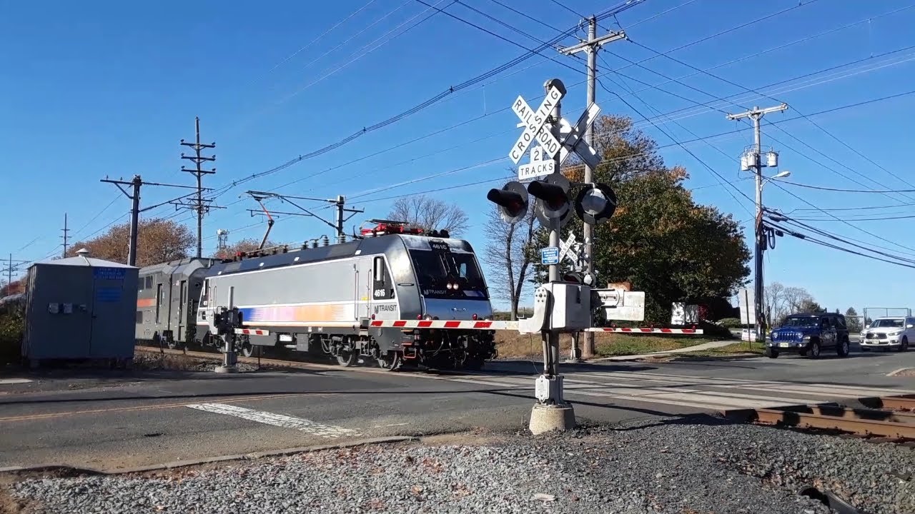 NJ Transit ALP-46/multilevel set @ Holmdel, NJ - YouTube