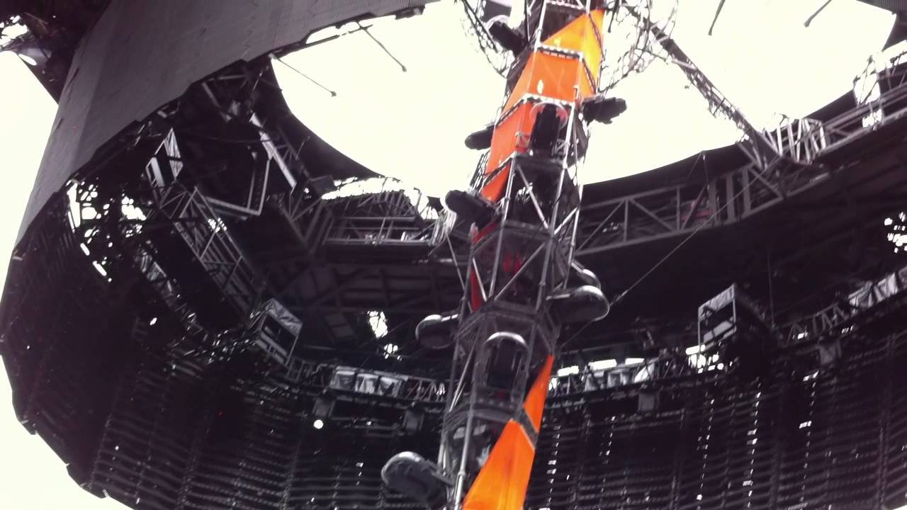 U2 in Moncton - stage preparations - YouTube