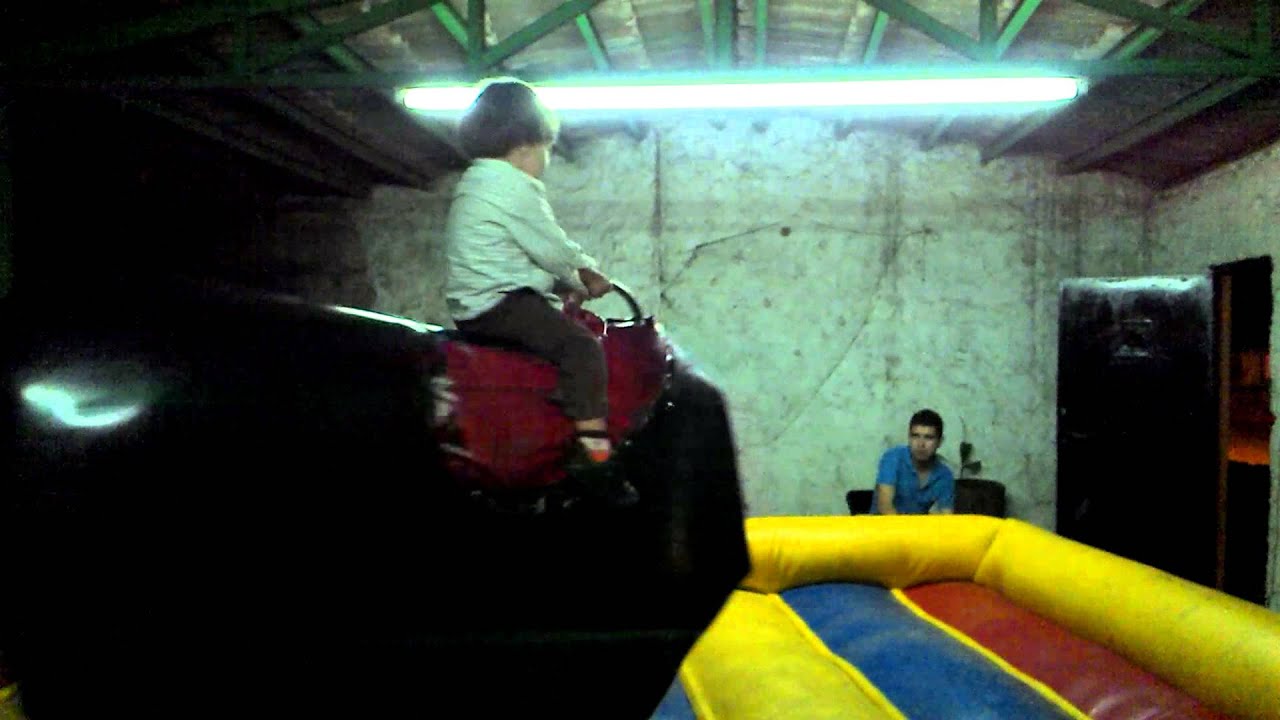 Bebé en el torito - YouTube