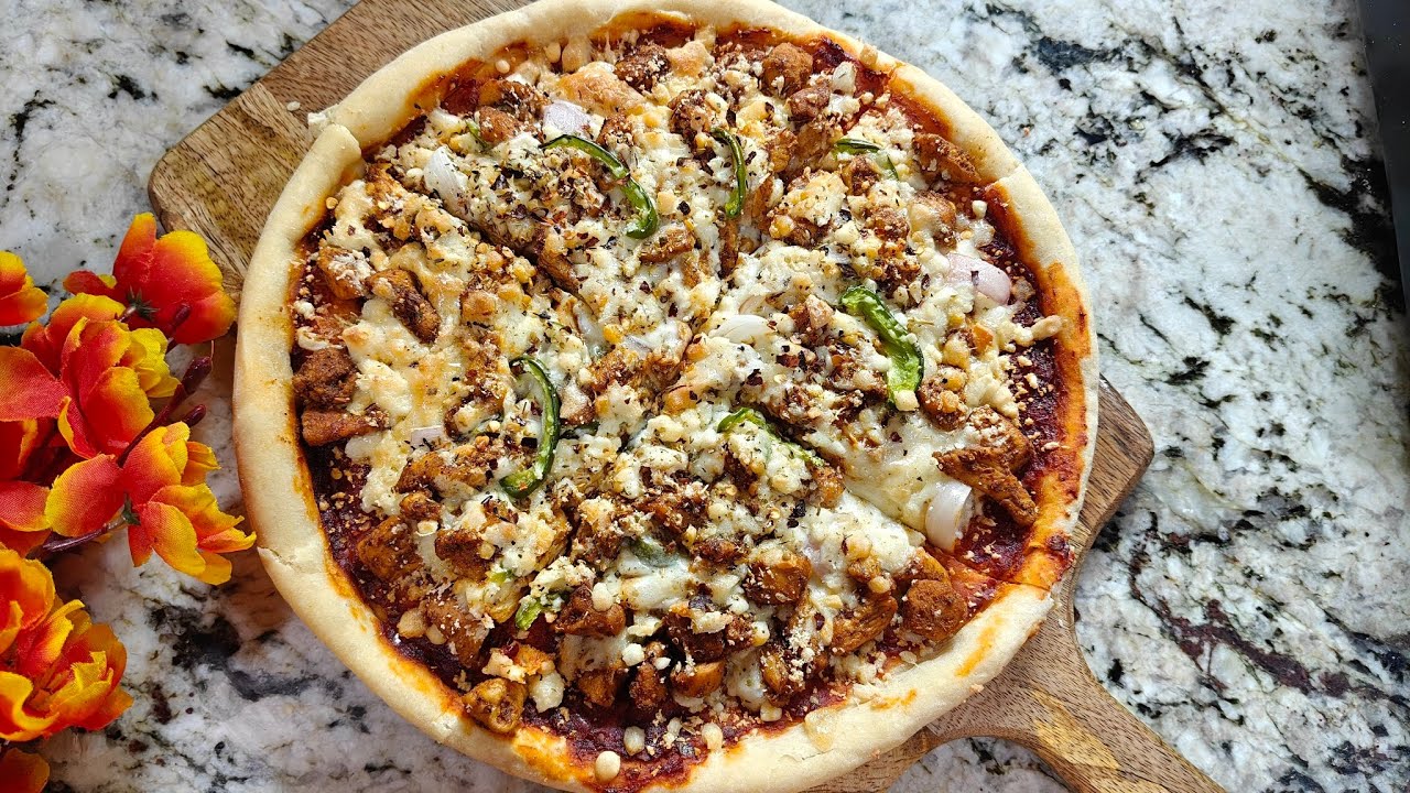 Chicken Cheese 🍕 Overload 😋 pizza/chicken pizza ghar me kaise banaye ...