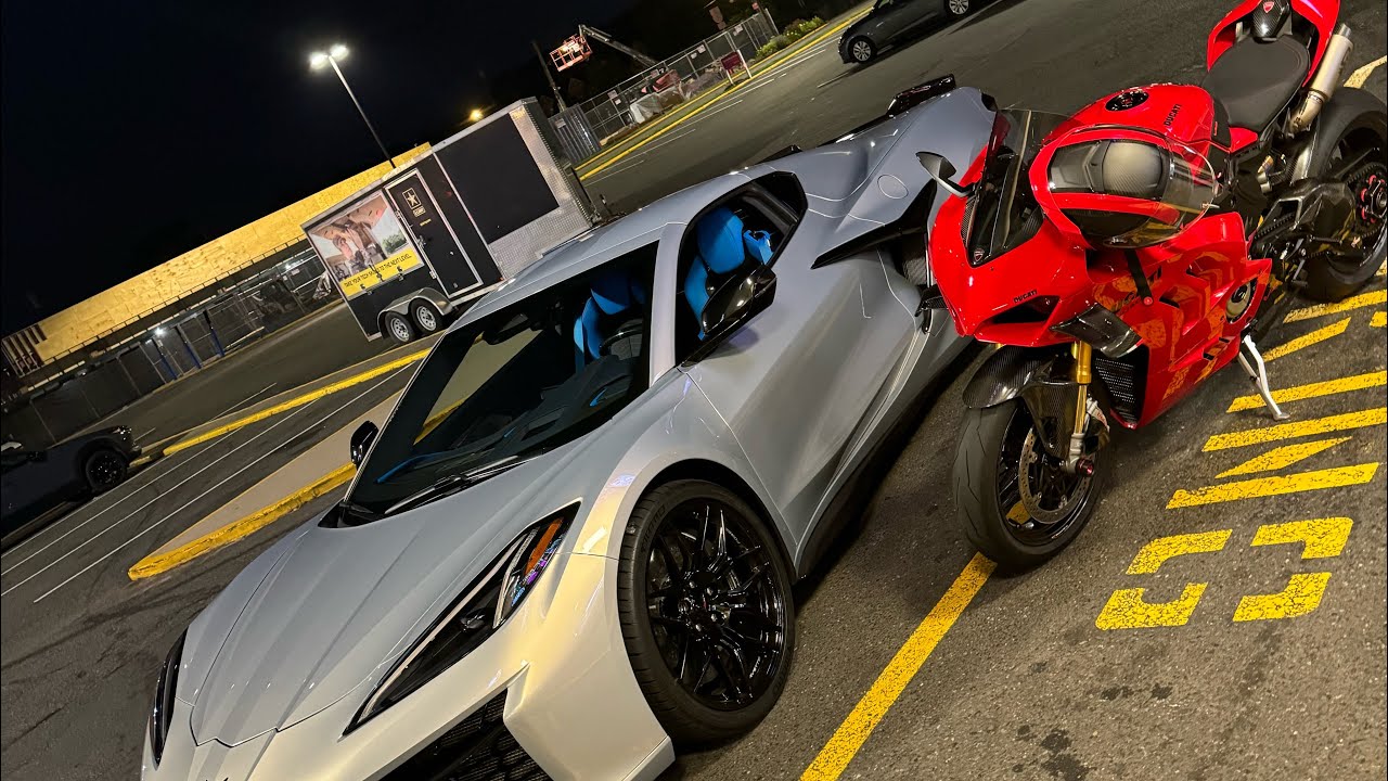 2024 silver flare c8 z06 vs Ducati v4s - YouTube