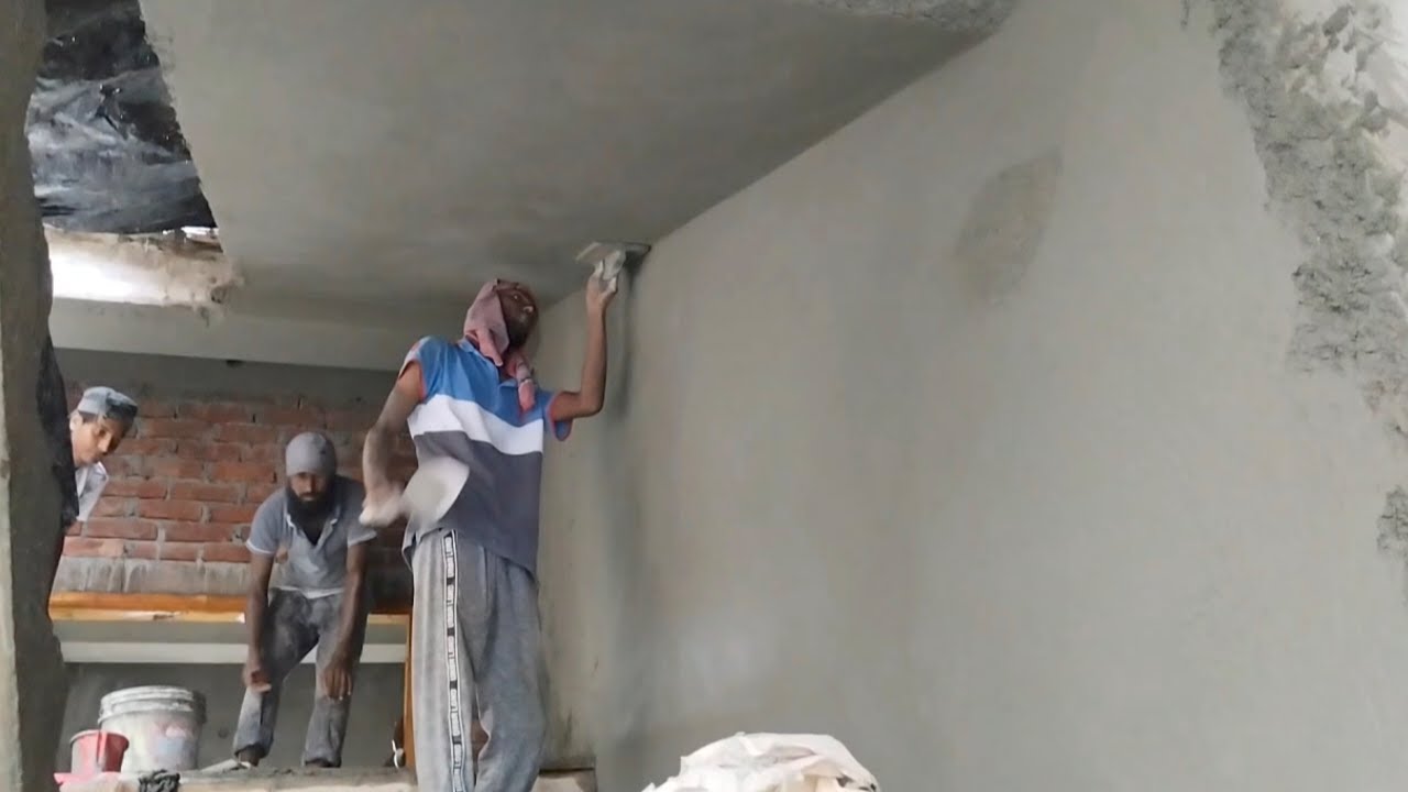 2 Masons plastering ceiling beams and walls - YouTube