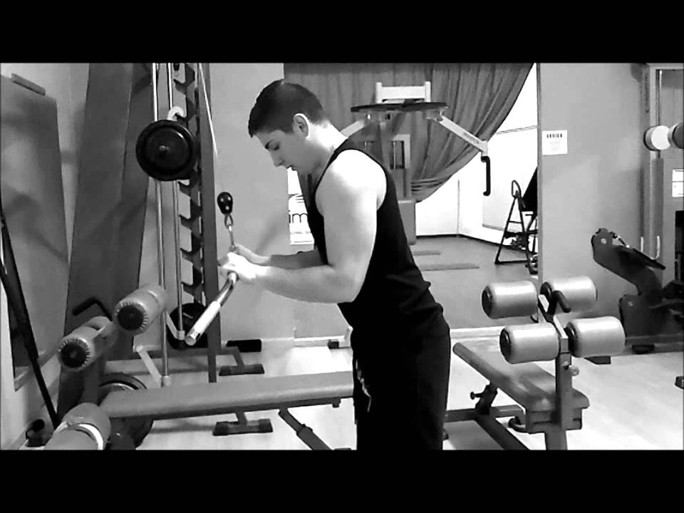 Trazioni tricipiti alla Lat Machine - YouTube