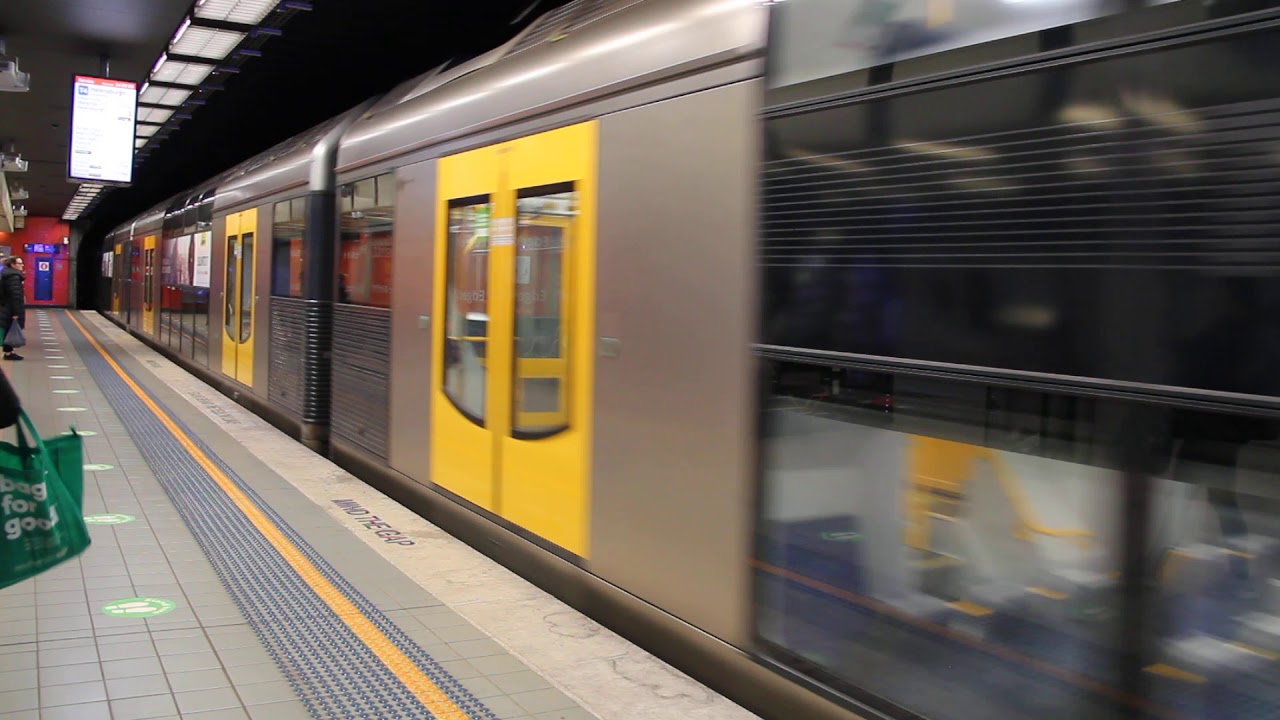 Sydney Trains Tangara arriving at Edgecliff Station [10/07/2020] - YouTube