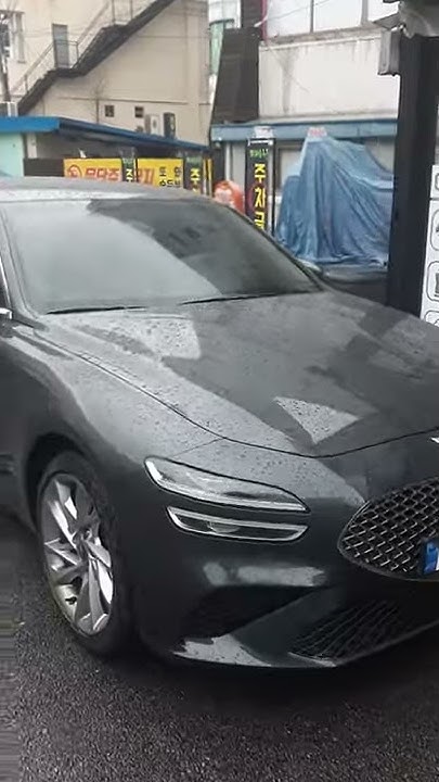 레이싱 그레이 색상의 제네시스 G70 - YouTube