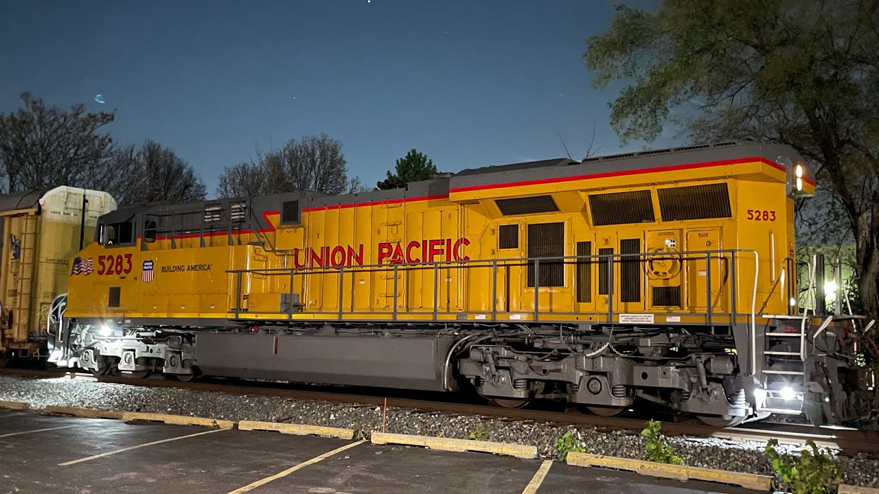 New Paint Scheme on UP 5283 Soloing 31M out of Sterling! - YouTube