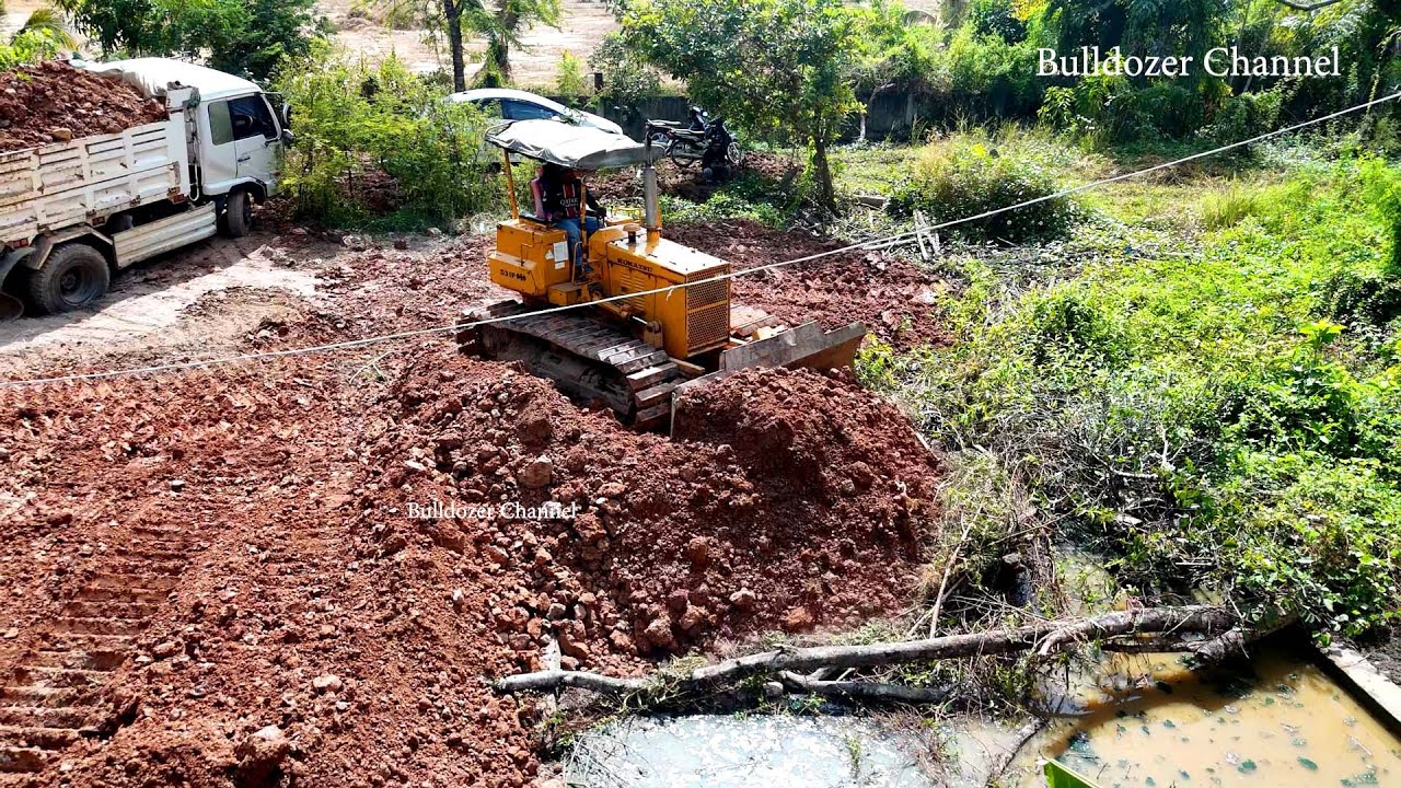 Project Good New Plan Skills & Driver Dump Truck Dozer D31P Pushing ...