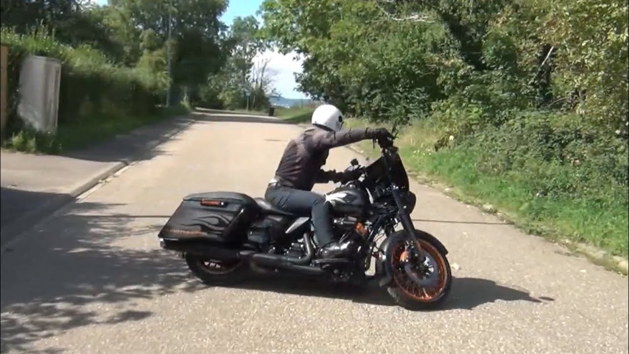 How to turn tight on a motorcycle: improve your rider control for sharp ...