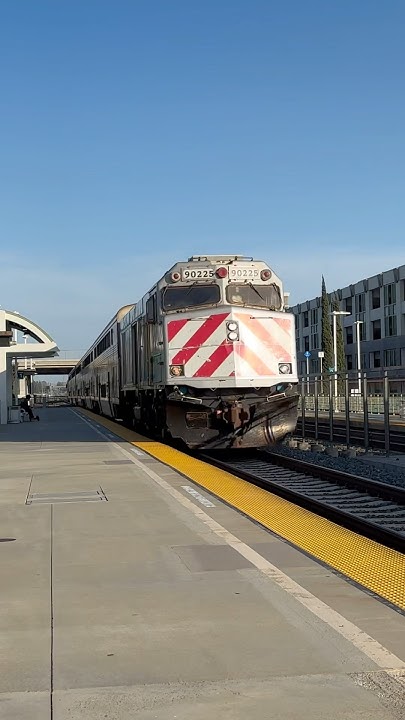 NPCU 90225 leads A785 As it Flies through Tustin Station, Tustin, CA!!! - YouTube