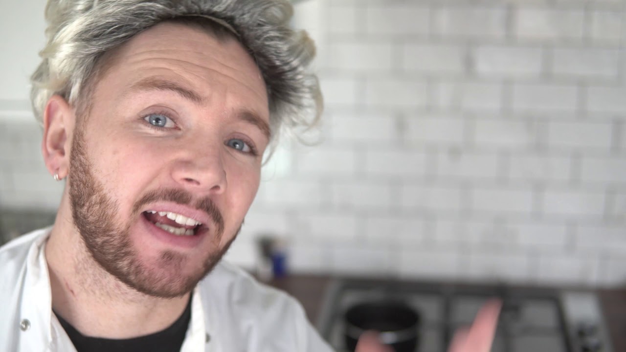 Gordon Ramsay shows you how to make the PERFECT tea - YouTube