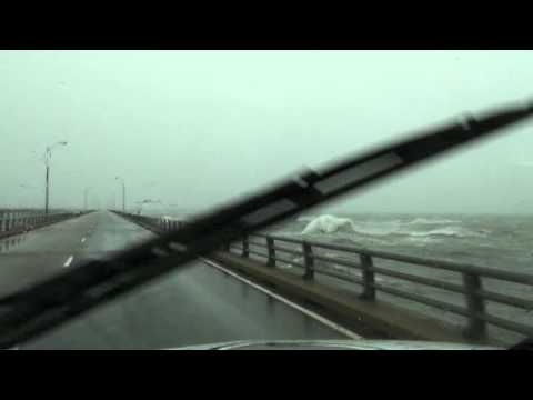 Hurricane Sandy Generates Enormous Waves in the Chesapeake Bay - YouTube