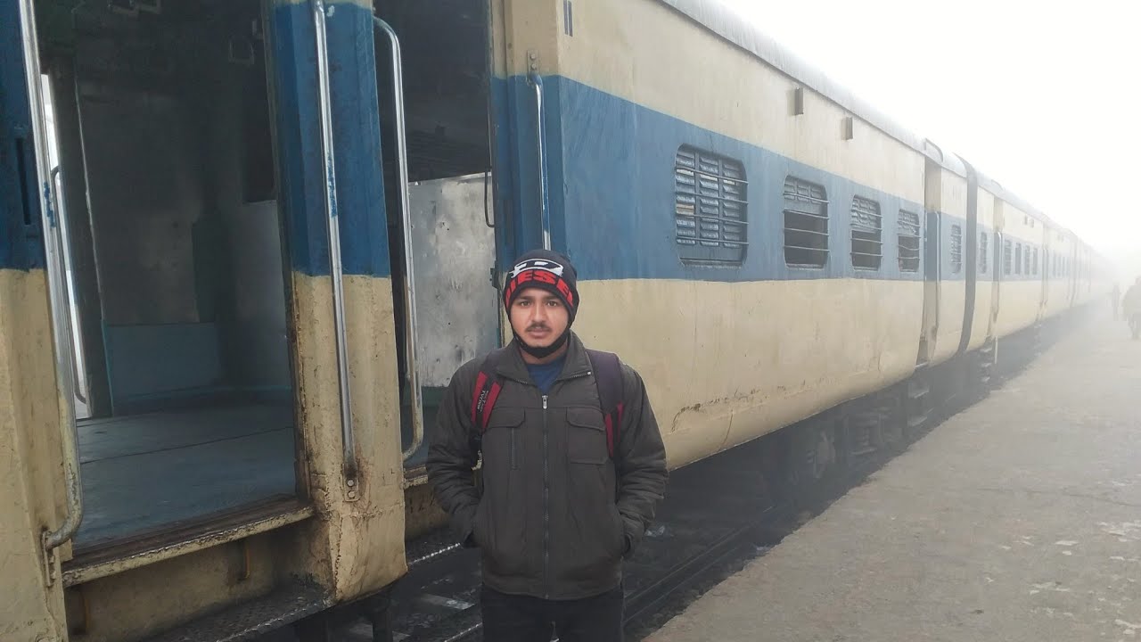 ठण्ड मे ट्रेन journey|| Teghra to Mansi 03316 Samastipur - Katihar Memu ...