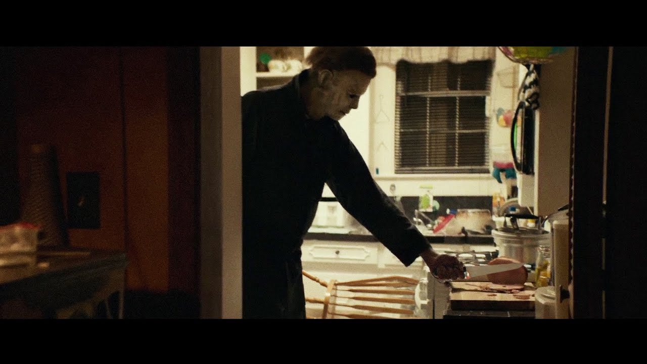 HALLOWEEN (2018) - Michael kills (The Shape Returns) - YouTube