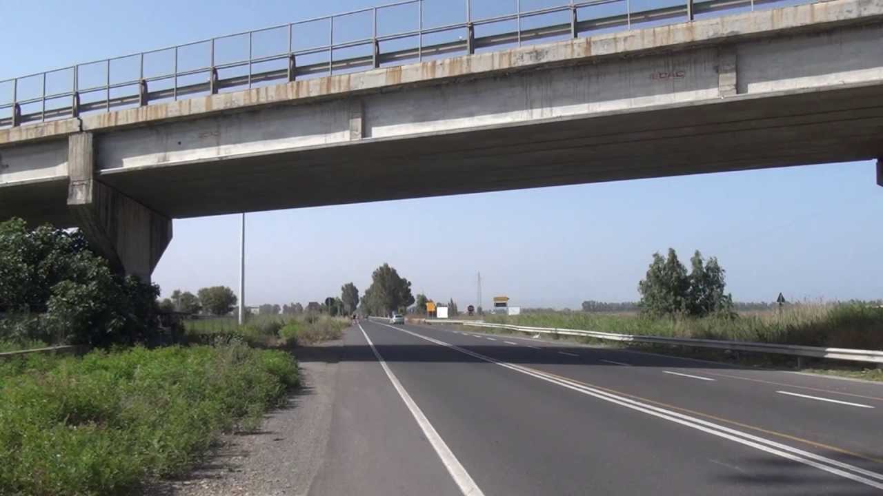 Italian war memorial on Primasole Bridge - YouTube