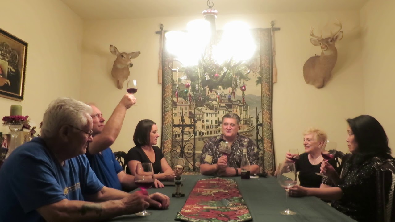 Review: Mogan David Concord Wine. - YouTube