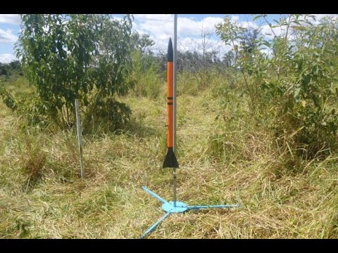 [FogueteH2O] First rocket launch (KNO3 + Sugar) - YouTube