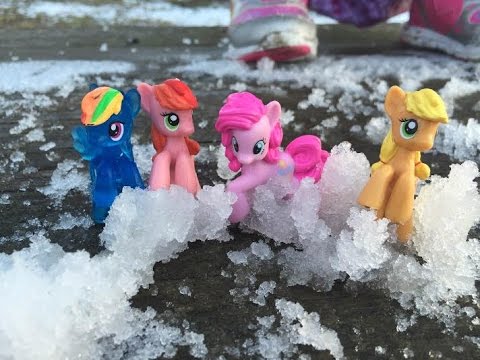 My Little Pony Playing in the Snow - YouTube
