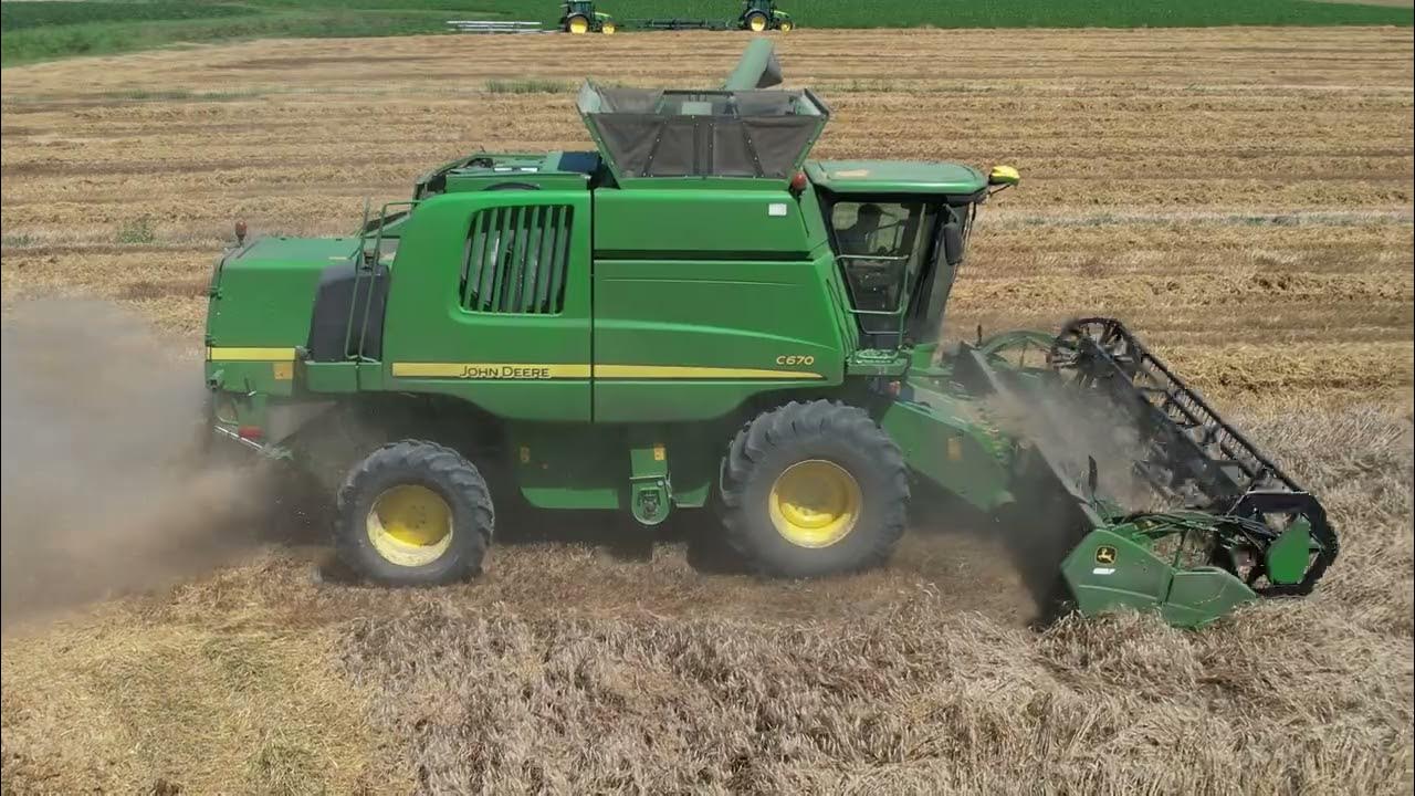 TREBBIATURA GRANO IN COPPIA: JOHN DEERE S770 - C670 FERRARA - YouTube