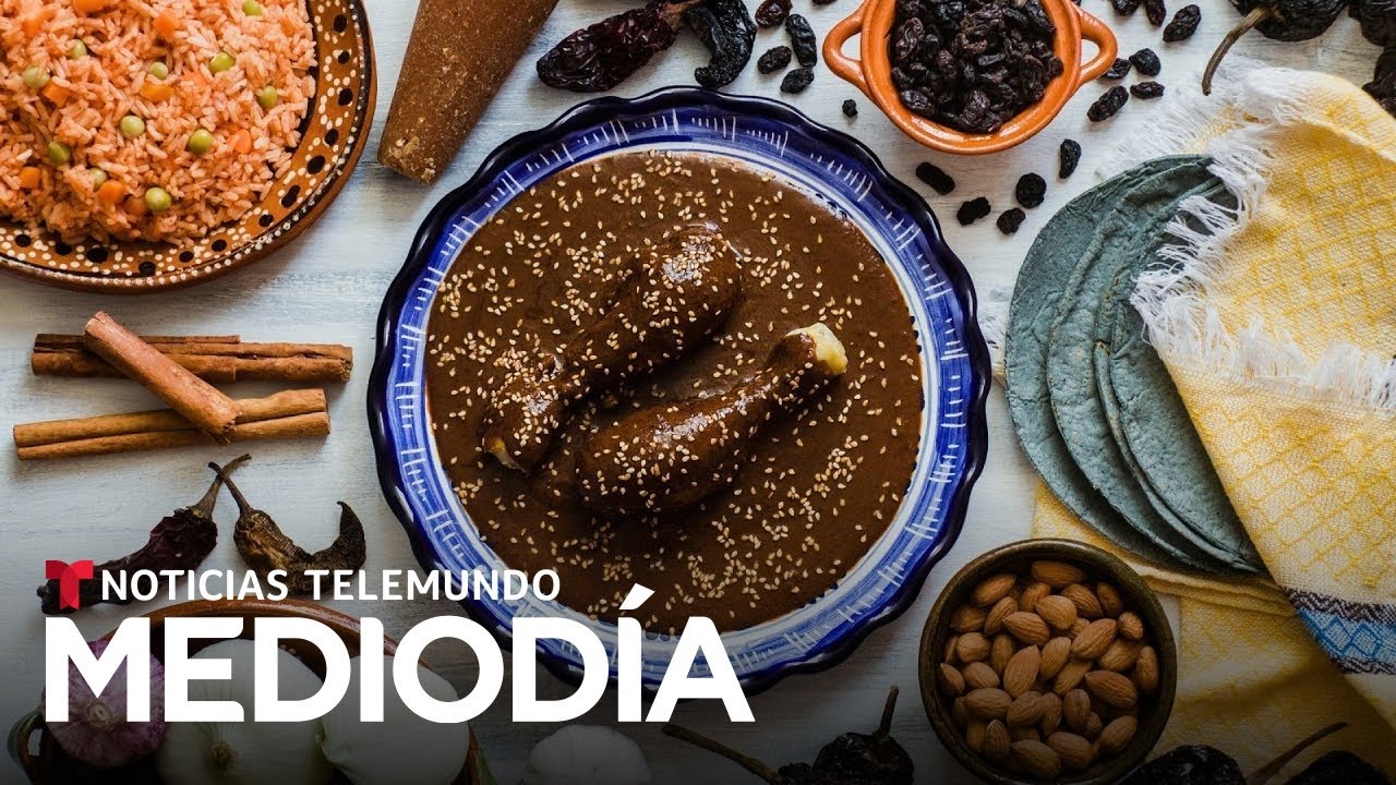 La historia del mole se simplificó por años | Noticias Telemundo - YouTube