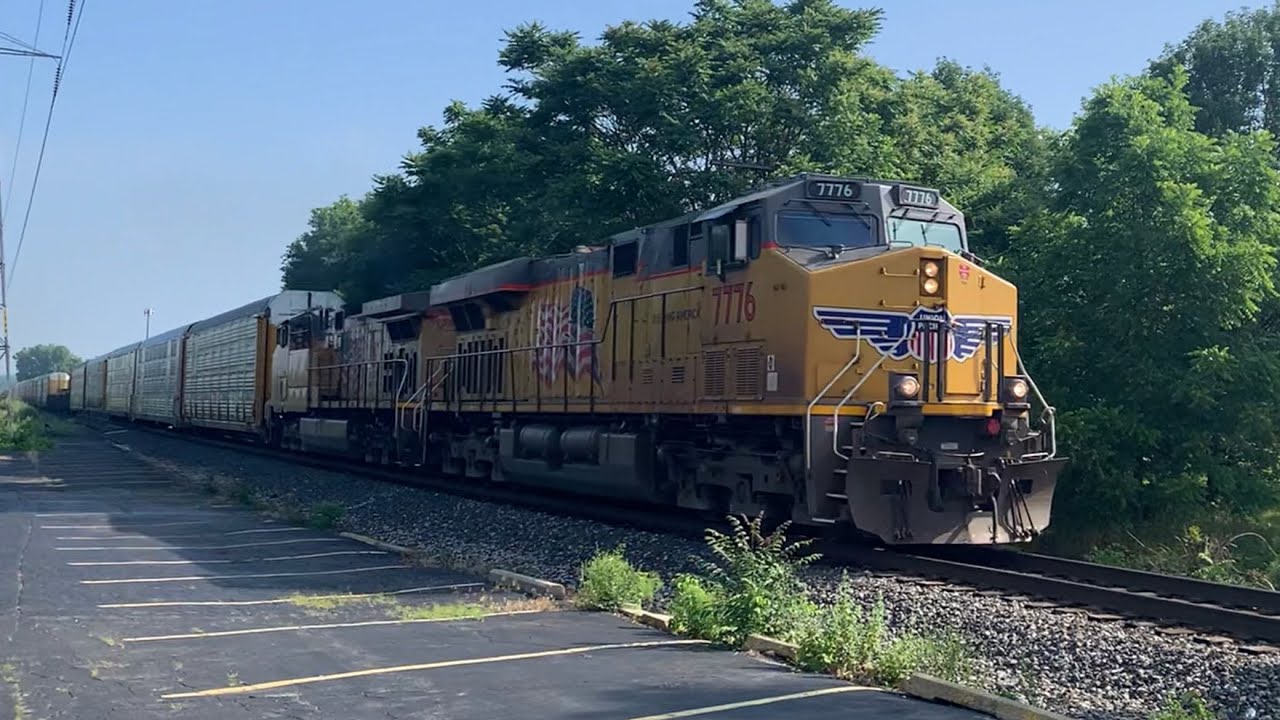 UP 7776 Leads UP Duo on 121 + Great Hornshow! - YouTube