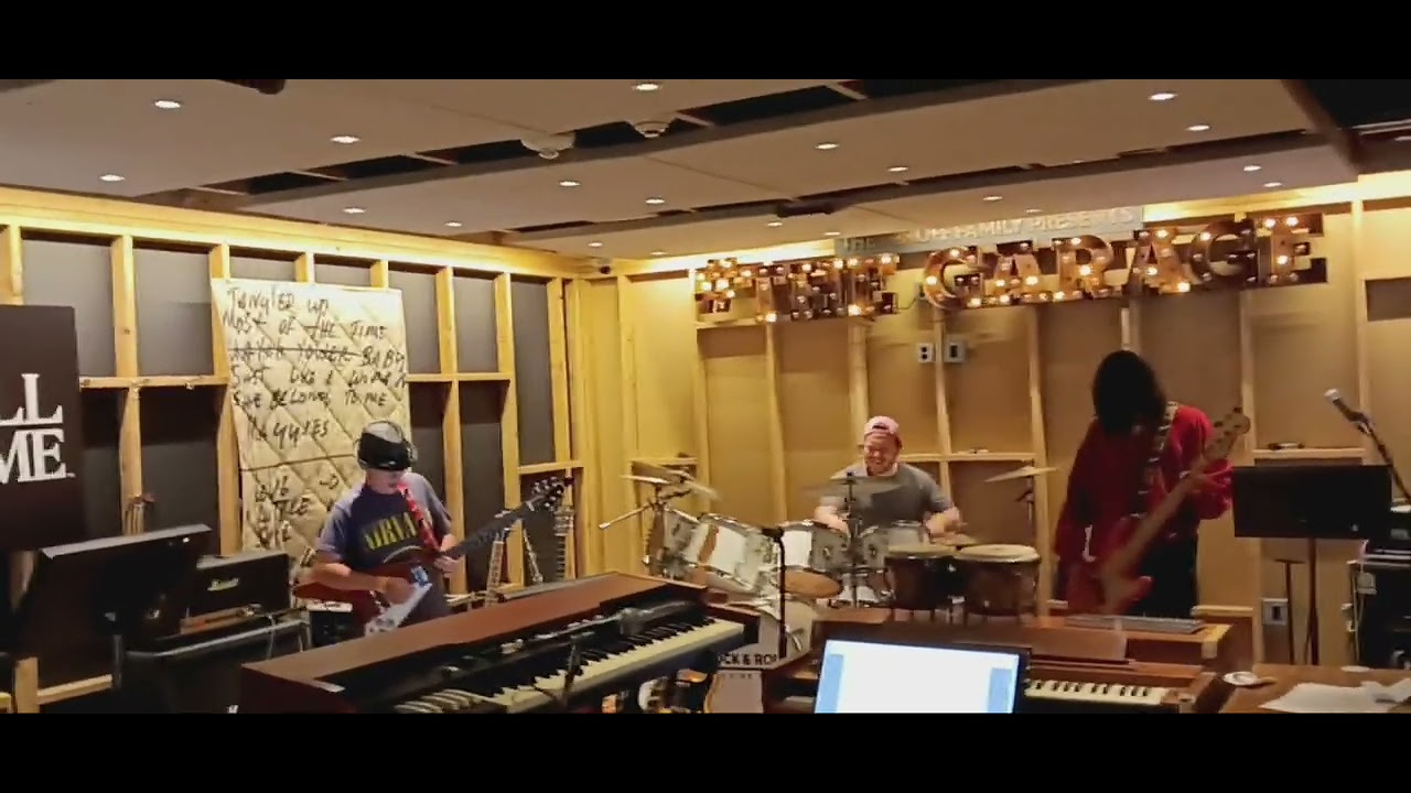 impromptu jam session at Rock n roll hall of fame with Benjamin Conn ...