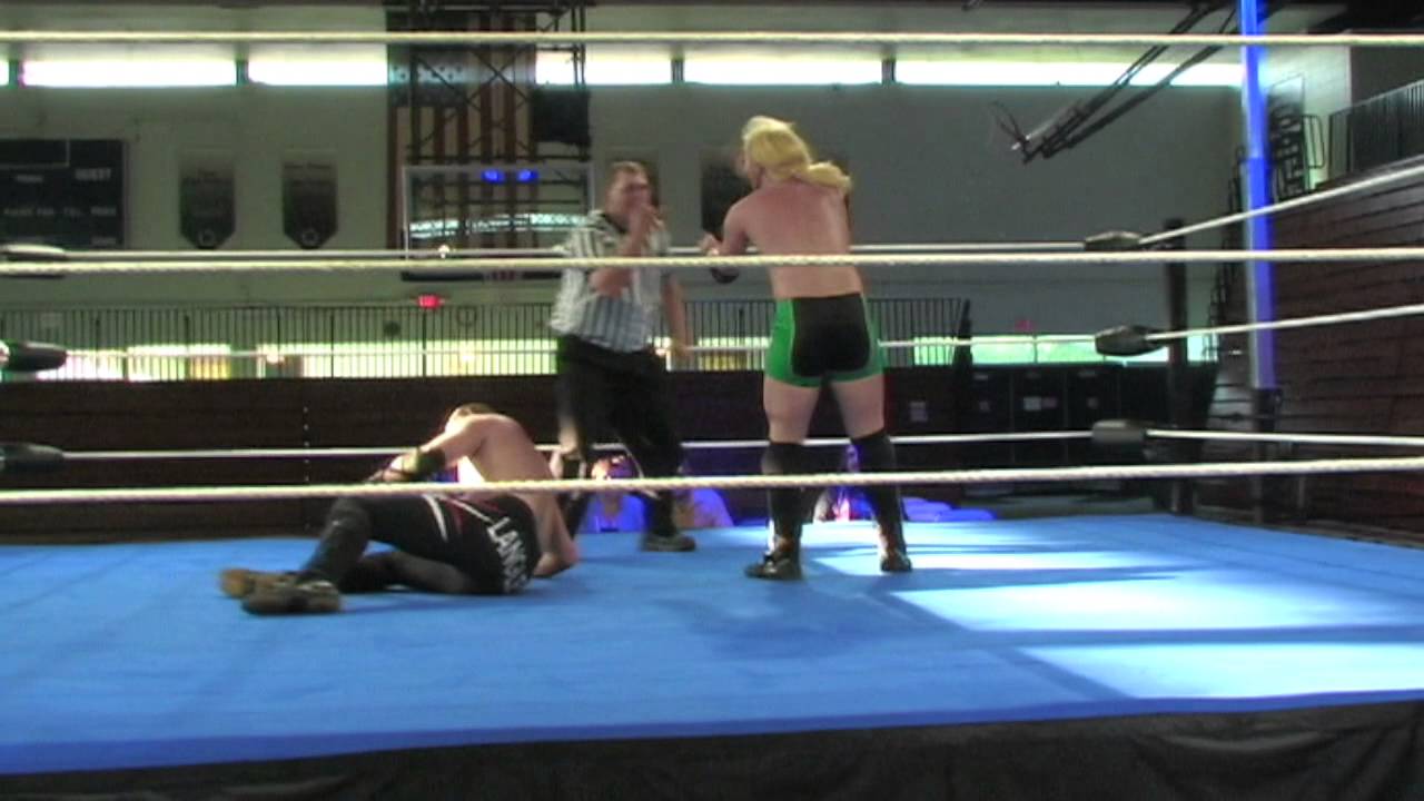 GWF Live! Luke Langley Vs Graham Bell - YouTube