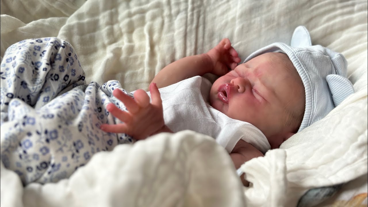 Changing full body silicone Liesl and a few dolly updates ♥️ - YouTube