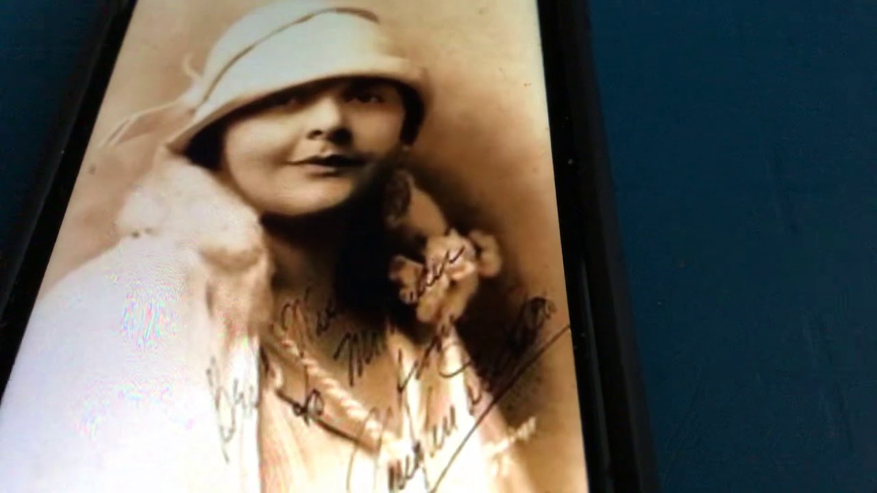 There must be somebody else Vaughn De Leath - YouTube