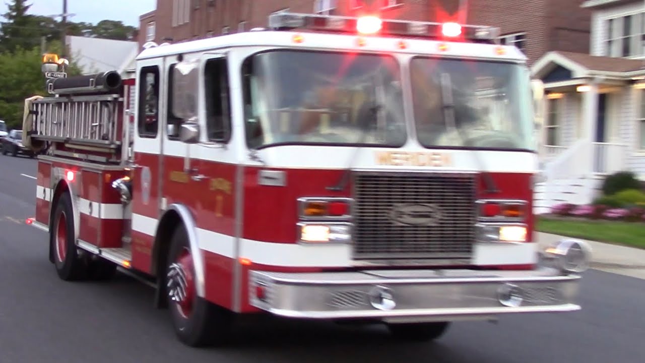 Meriden Fire Department Engine 2 Responding - YouTube