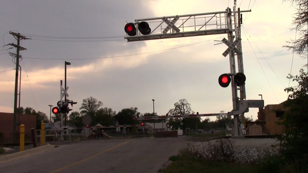 Eighth Street Railroad Crossing - CSX 4020 and 5217 in Brookston ...