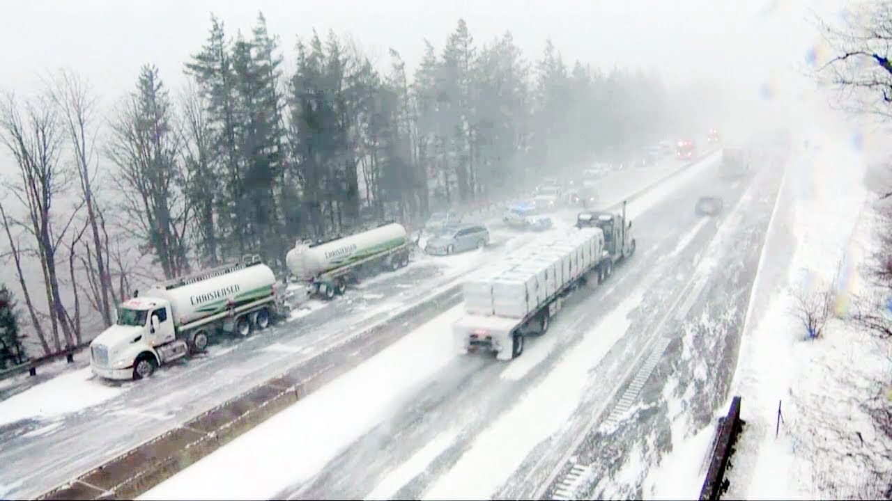 Freezing rain and snow leads to multi vehicle pileup in Oregon - YouTube