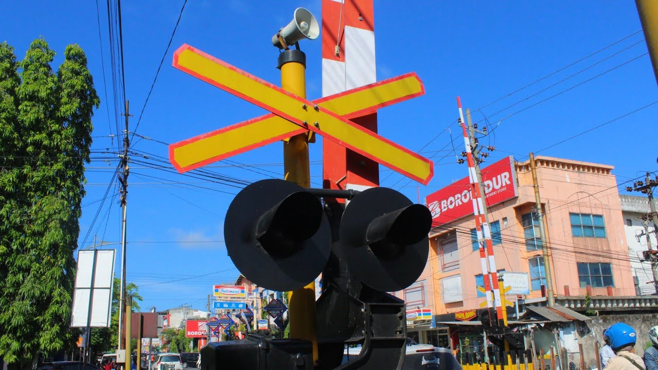 Perlintasan Kereta Api || JPL 25 - Indonesian Railroad Crossing - YouTube
